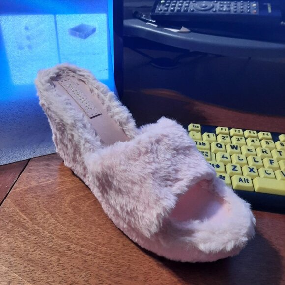 Fashion | Shoes | New Women Wedge Heeled Furry Drag Fashion Slippers ...